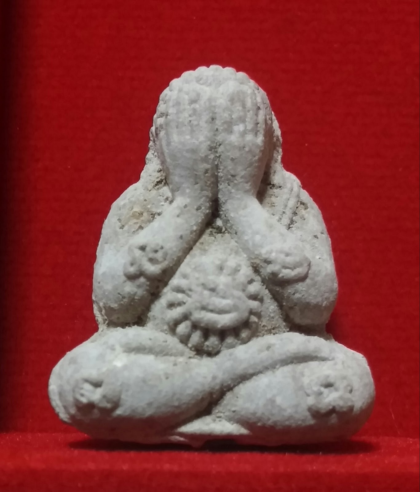 World of Amulets: Lp moon Amulets - Collection