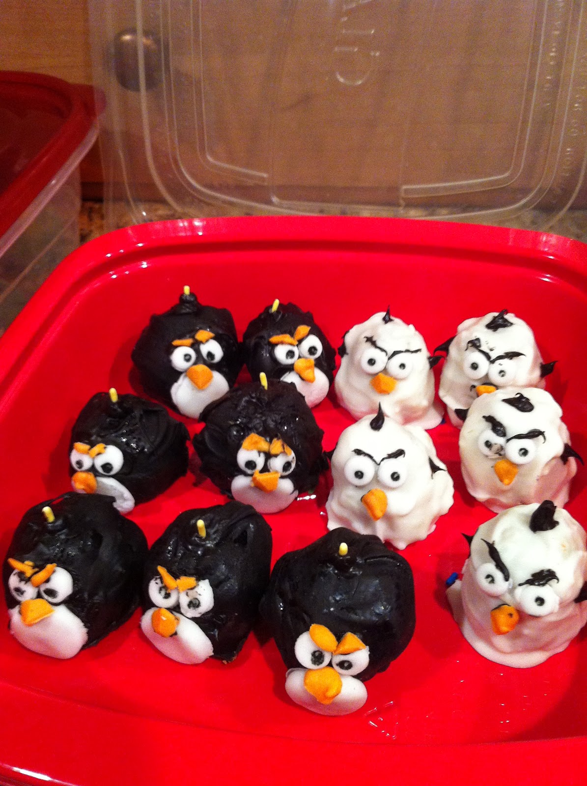 A Pinch, a Smidgen, and a Dash Recipe Blog: "Angry Birds" Cake Pop Tutorial