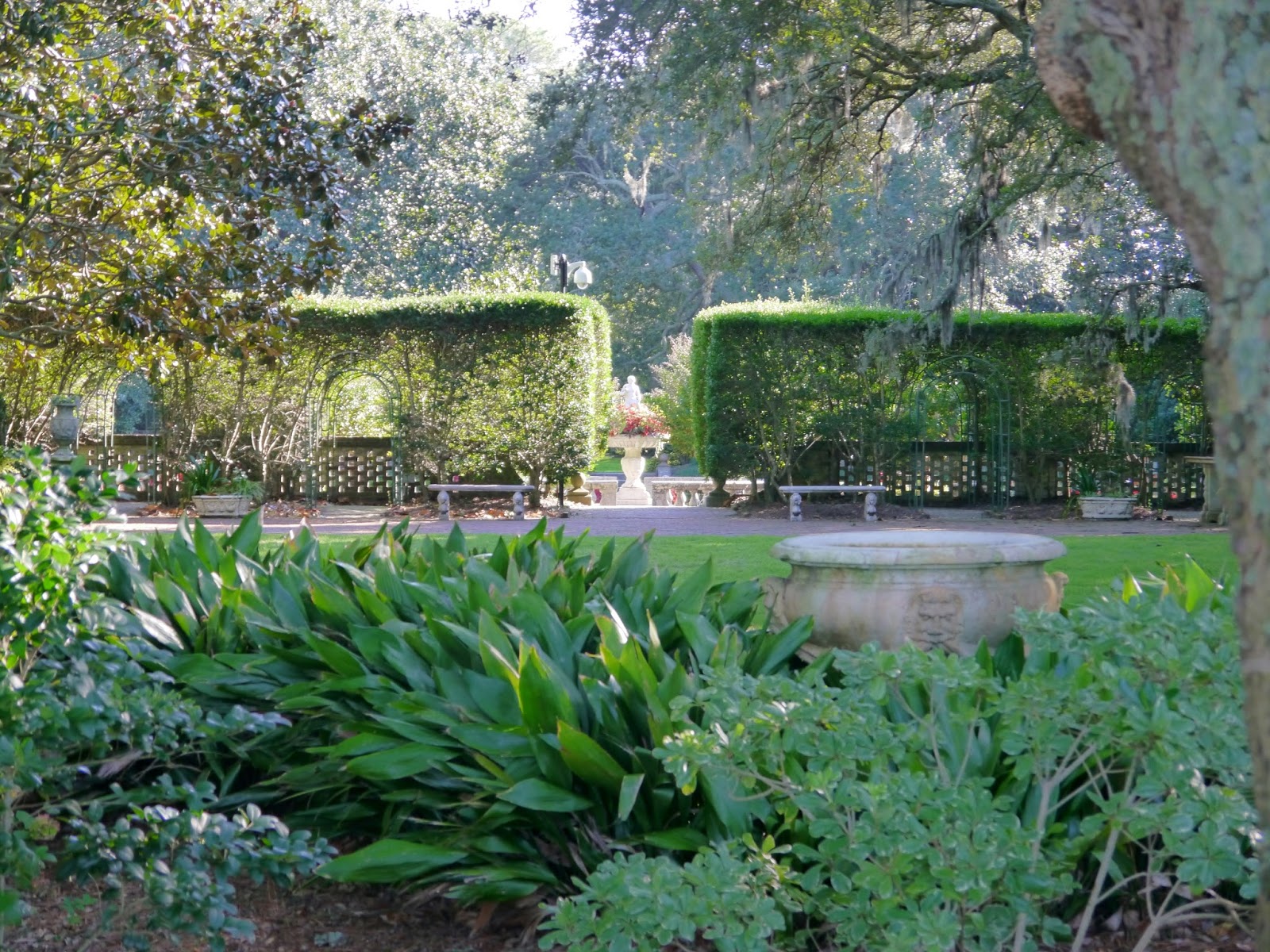 American Travel Journal: The Elizabethan Gardens