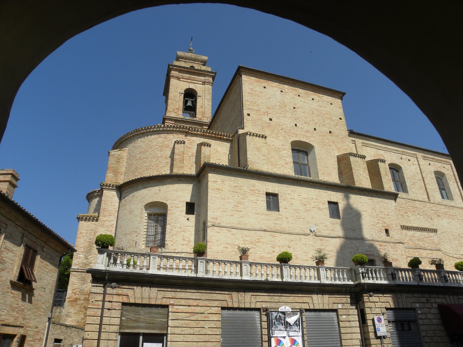 Visita alla bella Montecosaro ( MC ) e all' antica S. Maria a piè di ...