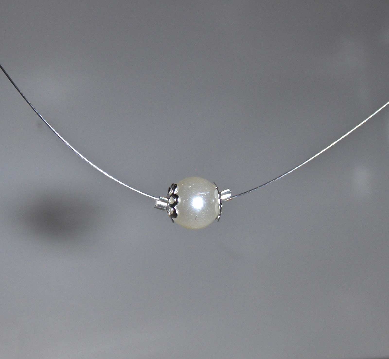 .: Collar casi invisible