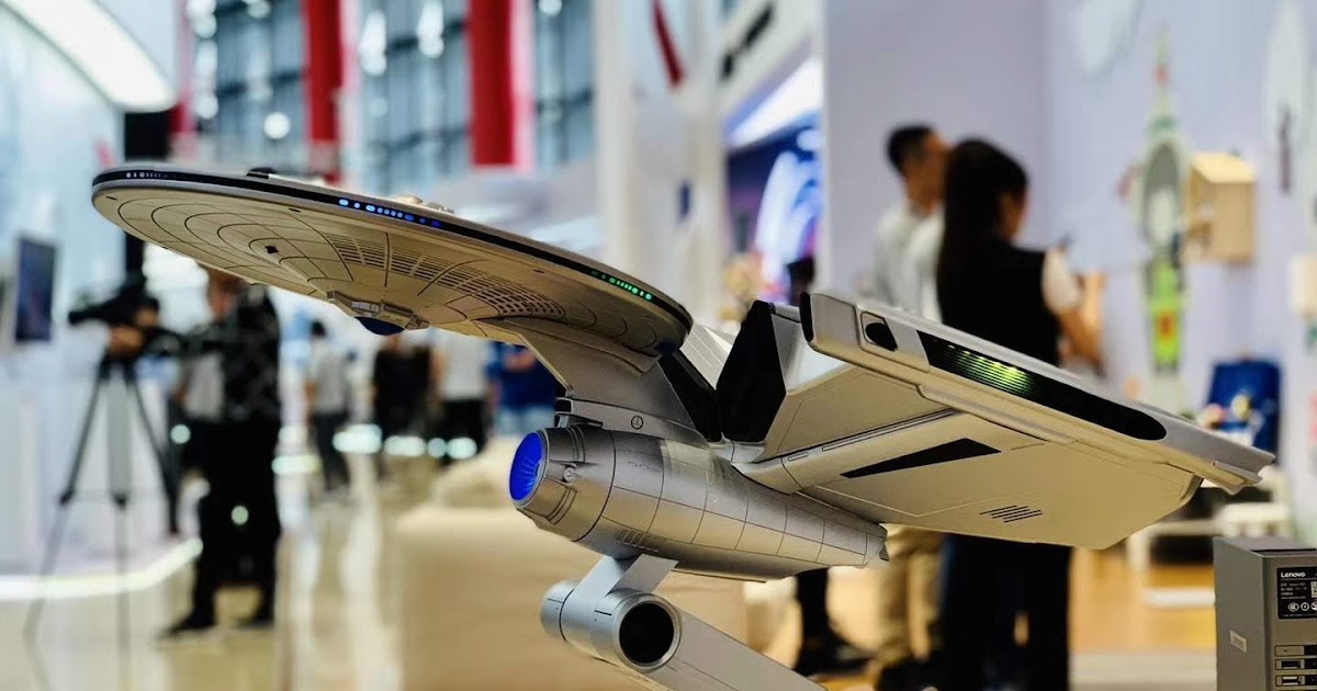 The Trek Collective: USS Enterprise shaped PC on the way from Lenovo