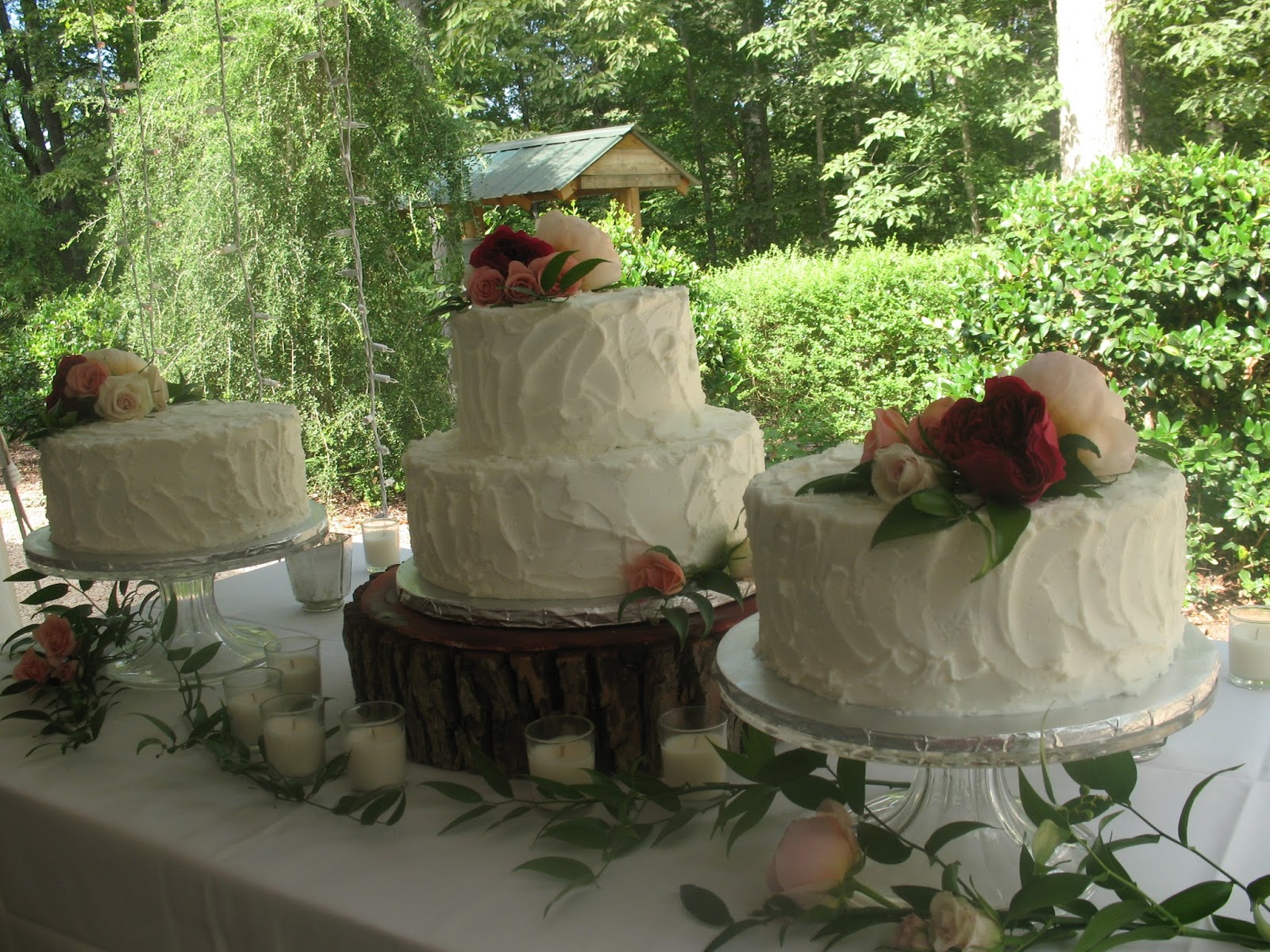 Wedding Cakes By Mary Ann: Outdoor wedding cake/Ellie's cake