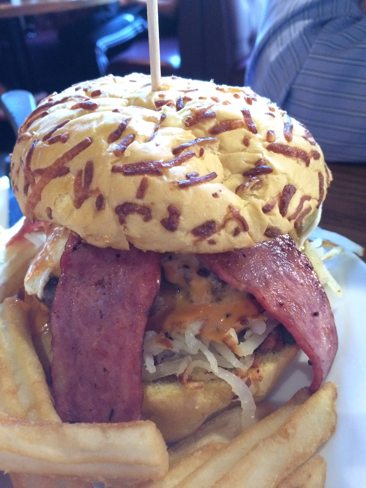 The Thing Burger From Denny's / デニーズのザ・シング バーガー ~ I'm Made of Sugar ...