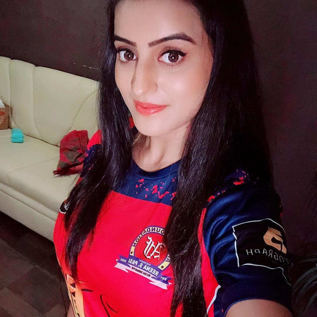 Akshara Singh Wiki, Bio, Age, Height, Weight, Boyfriend, Family, Photos ...