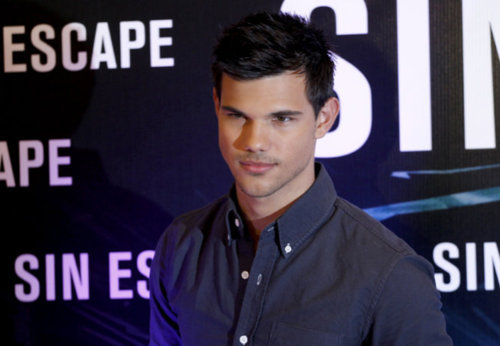 Support Lover's: Taylor Lautner divulgando 'Sem saída' no México