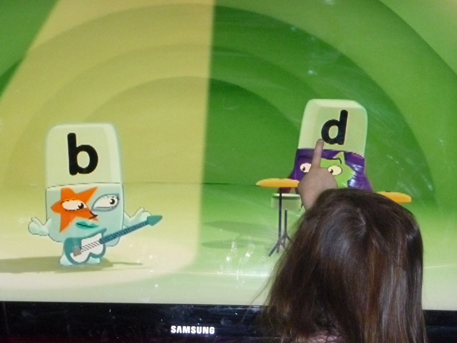 Learn to read with the Alphablocks - Phonics First Steps Volume 1 ...