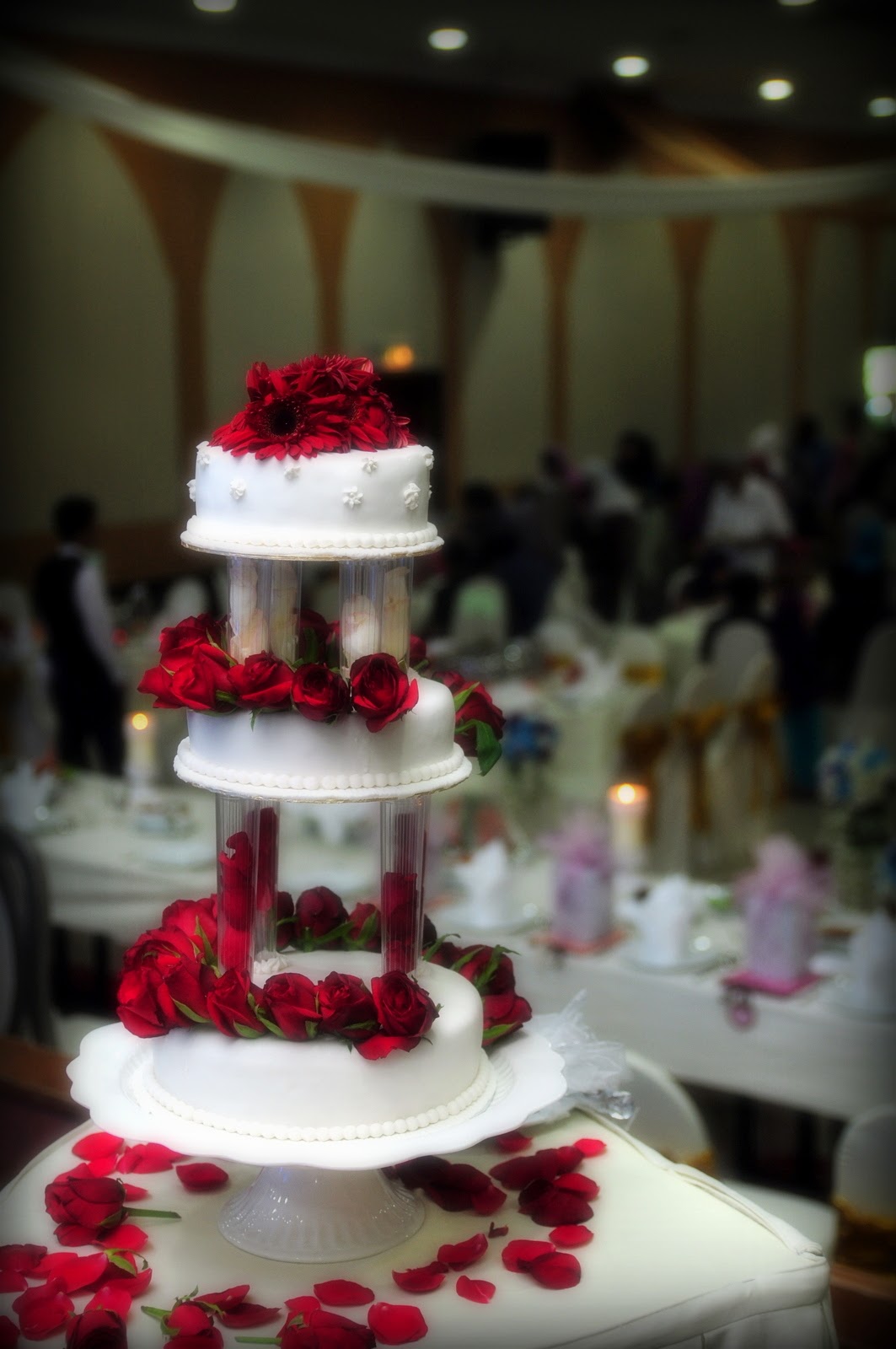 Aku, Dia & Kuceng Hitam: The Wedding : Kek Kahwin