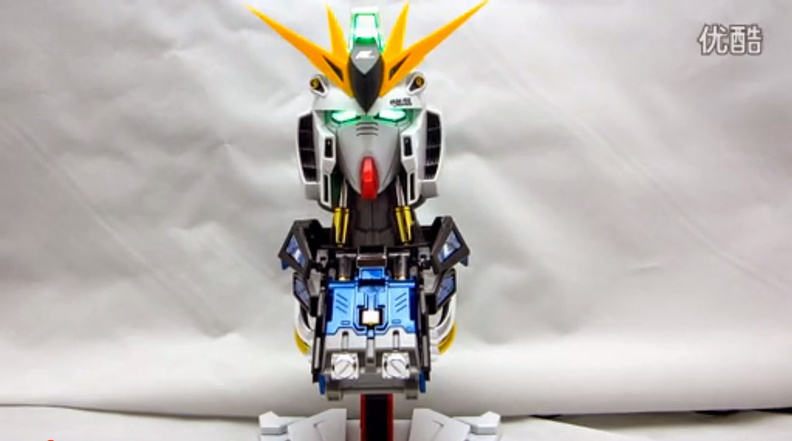 Remote Controlled Magic Toys 1/35 nu Gundam Head Display