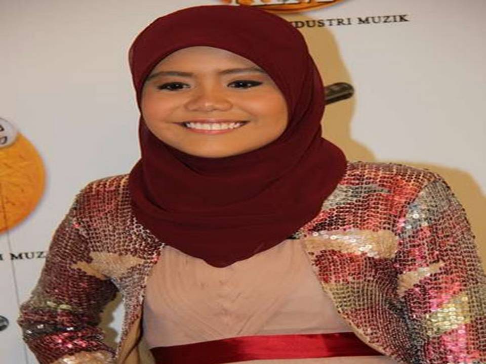 Jendela Hati: Lirik: Lagu Cinta Muka Buku – Najwa Latif