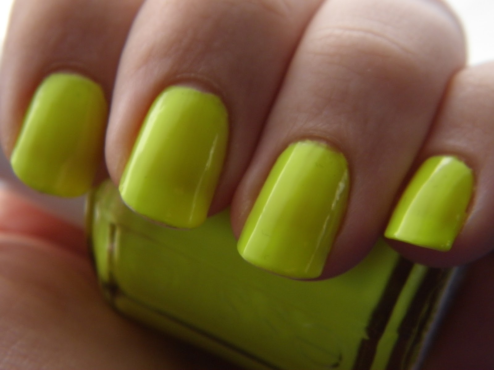 Polish Schmolish: Essie Funky Limelight