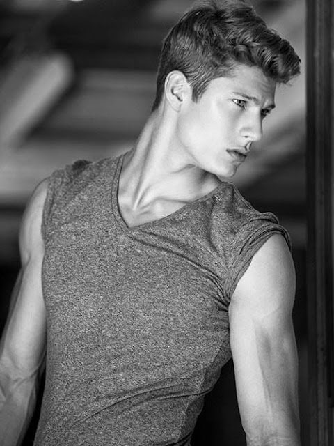 Eian Scully by Jon Malinowski | Oh yes I am