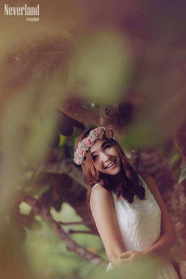 Myanmar Celebrities: Beautiful Outdoor Photo- Chit Thu Wai