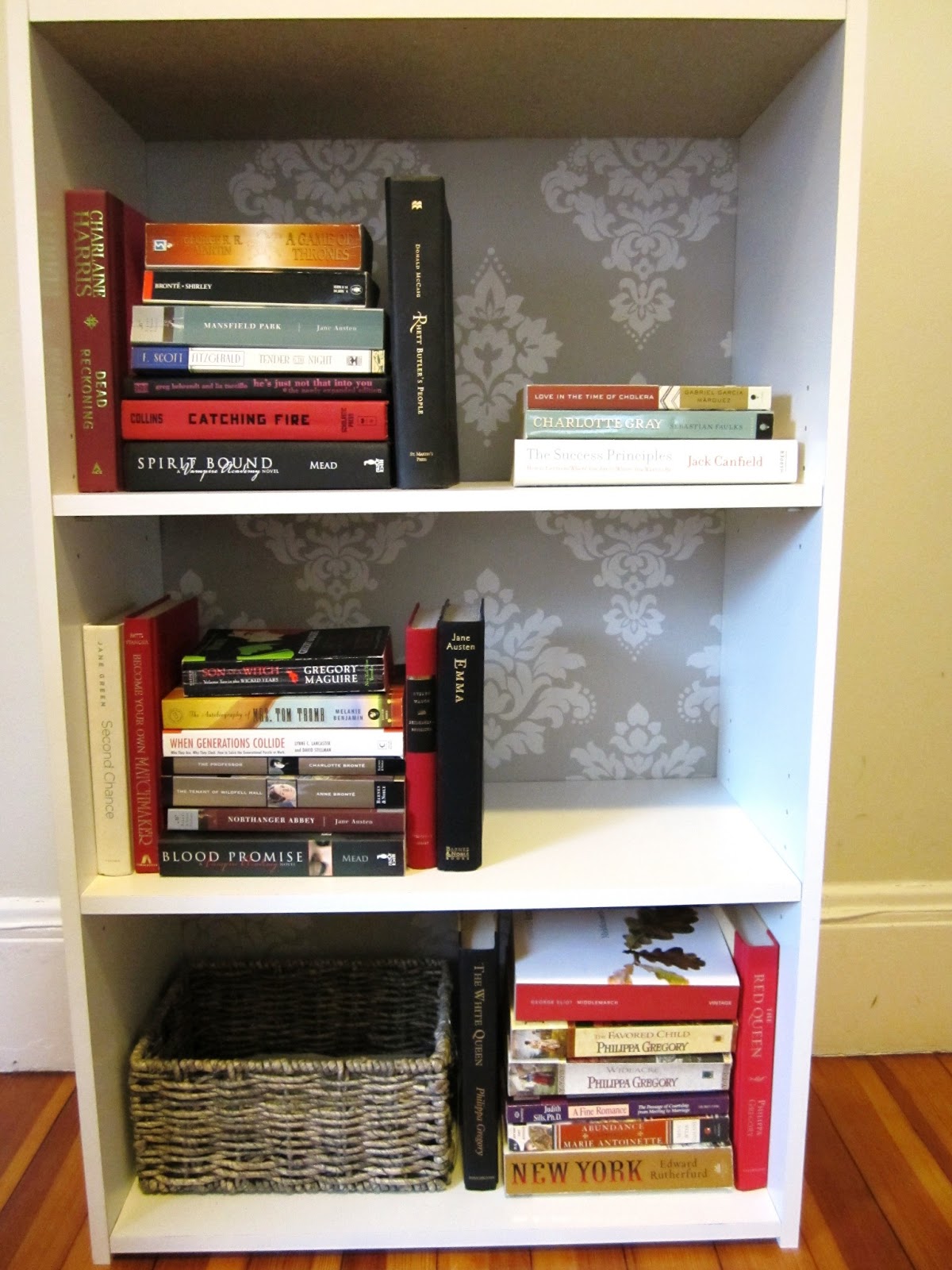 PinsterSisters: Bookshelf Styling