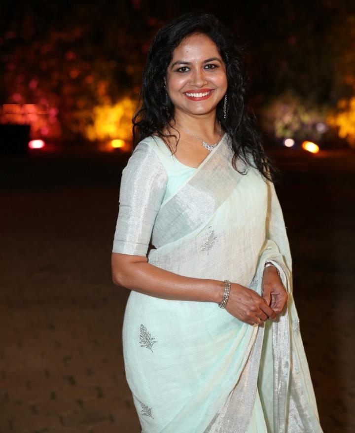 Indywood Academy Awards 2018 Hitex Singer Sunitha Navel Hip Show In Hot ...