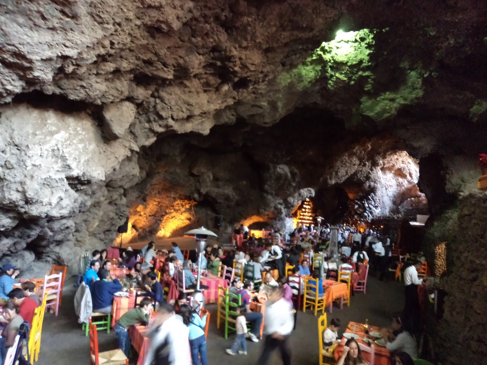 Azucena: Restaurante La Gruta (Cave restaurant)