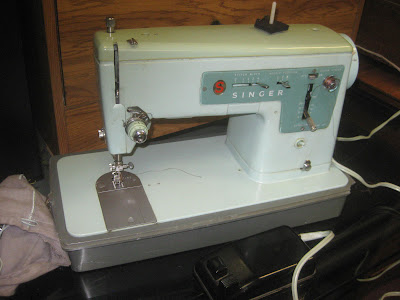 UHURU FURNITURE & COLLECTIBLES: SOLD - Singer Sewing Machine Model 337 ...