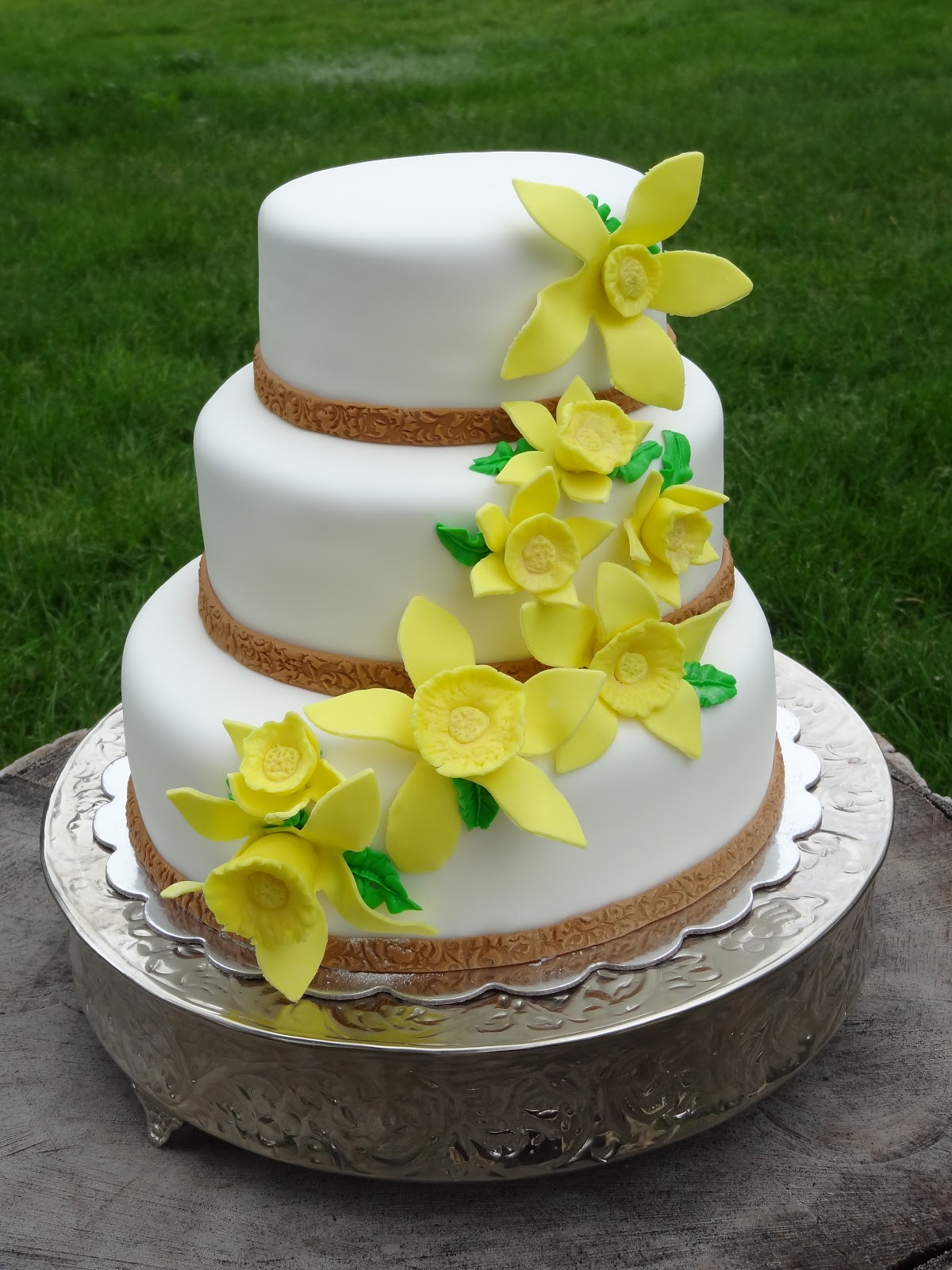 Sew Sweet Creations: Daffodil Cake