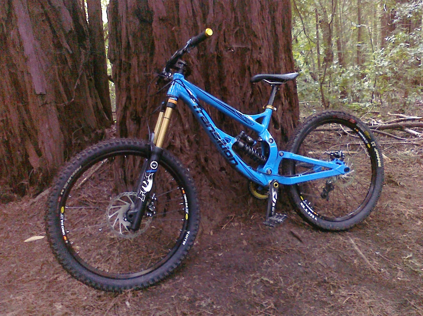 Santa Cruz Bike Coop: Crappy Cam Photos of New TR250 Build