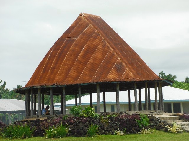 S/V Mojombo: Samoan Fales - by Zeke