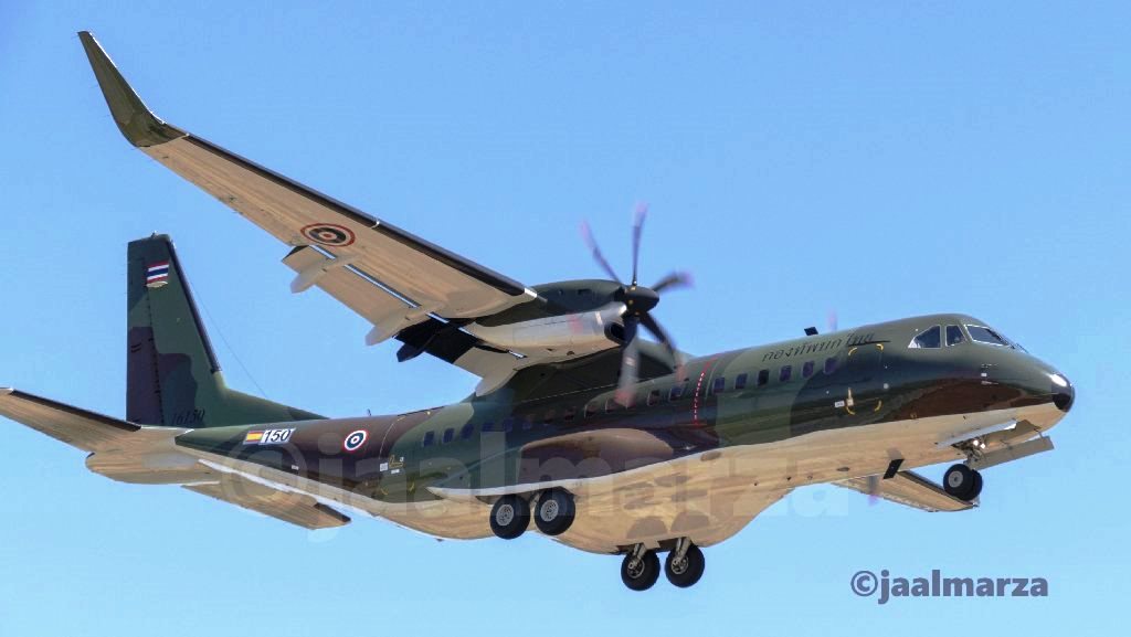 Defensa y Armas: Cañoneros: C-295W, armado con misiles turcos