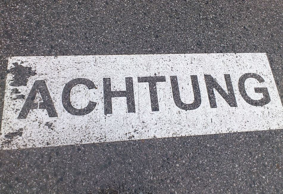 NIEMCY non stop: język, praca, życie codzienne: Uważaj na słowo ACHTUNG :-)