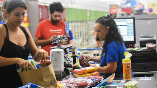 Walmart anuncia medida para que clientes no acaparen ciertos productos