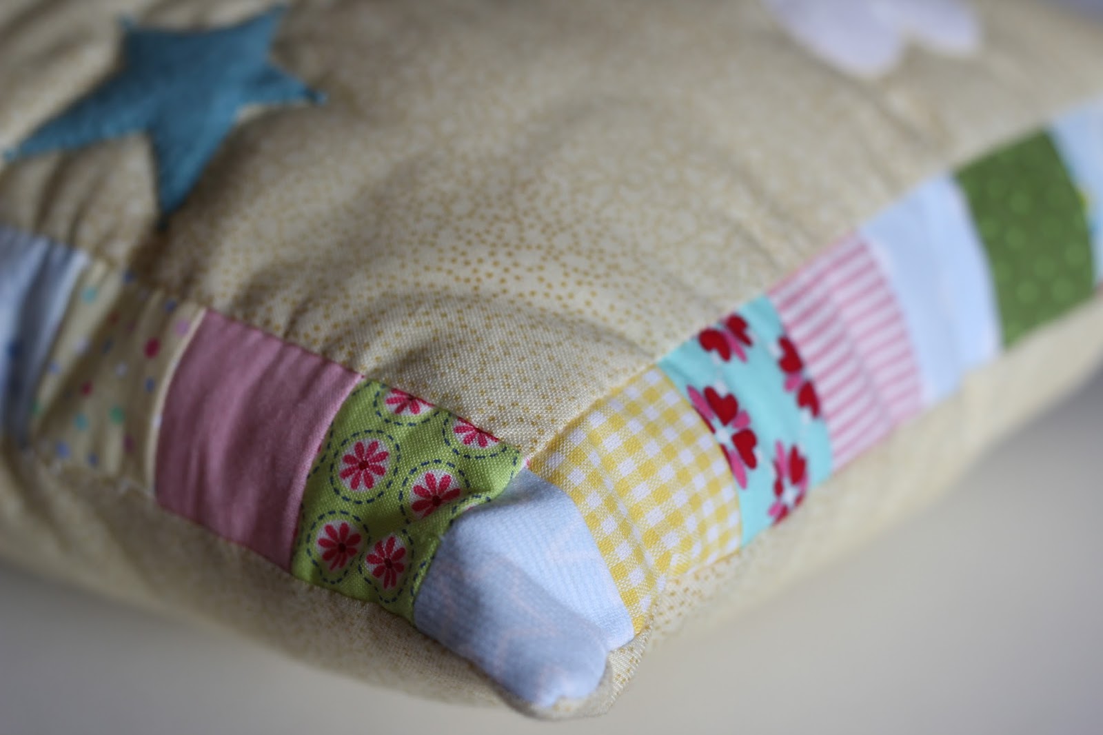 MI HOGAR DE PATCHWORK: Cojines de patchwork infantiles