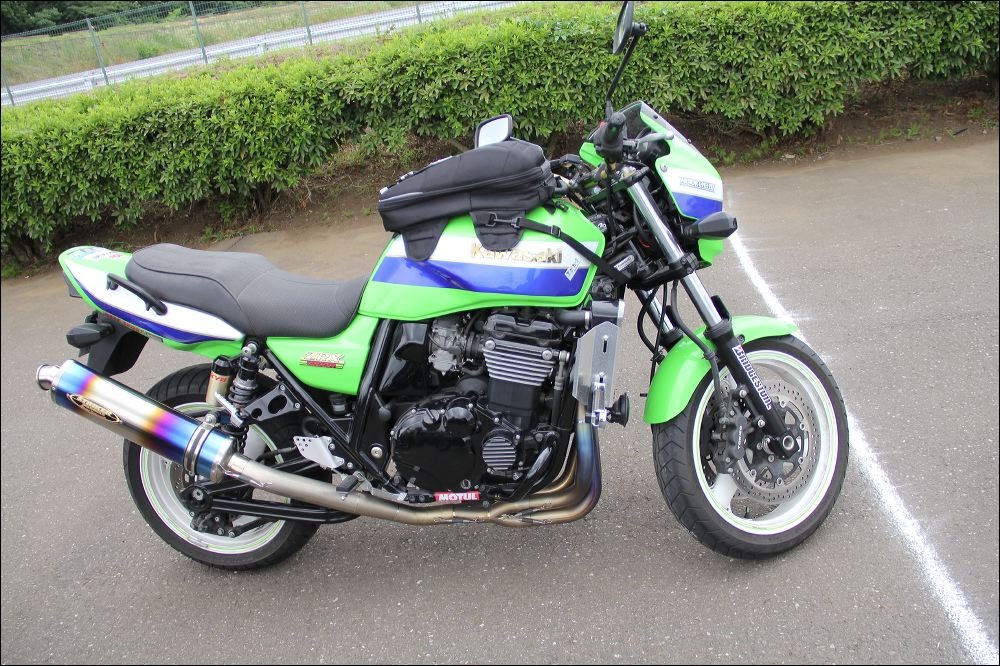 ROAD RIDER: Kawasaki ZRX1200R Custom Machine