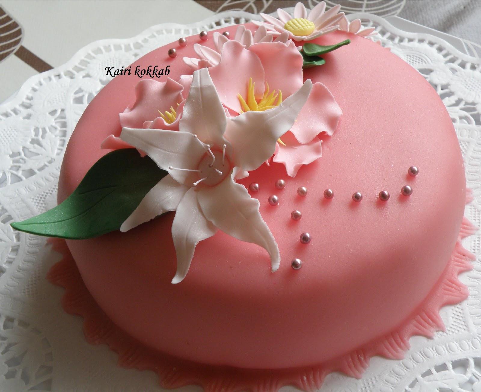 Kairi kokkab: Roosades toonides tordid