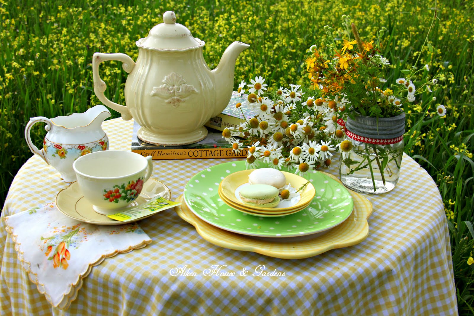 Aiken House & Gardens: Sunshine Yellow Afternoon Tea