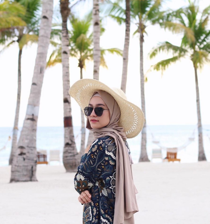 √ 31 Gaya Foto di Pantai yang Instagramable Paling Kece dan Kreatif ...