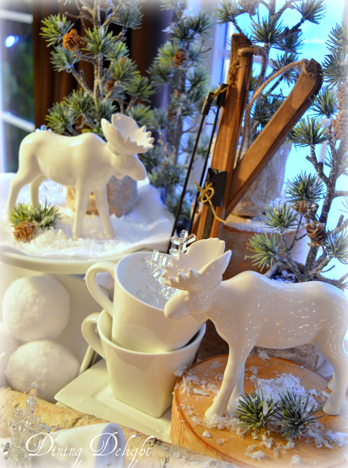 Dining Delight: Winter Display in a Tray