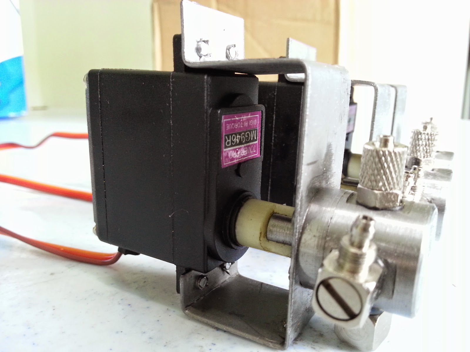 myrctrading: Single hydraulic valve and servo.