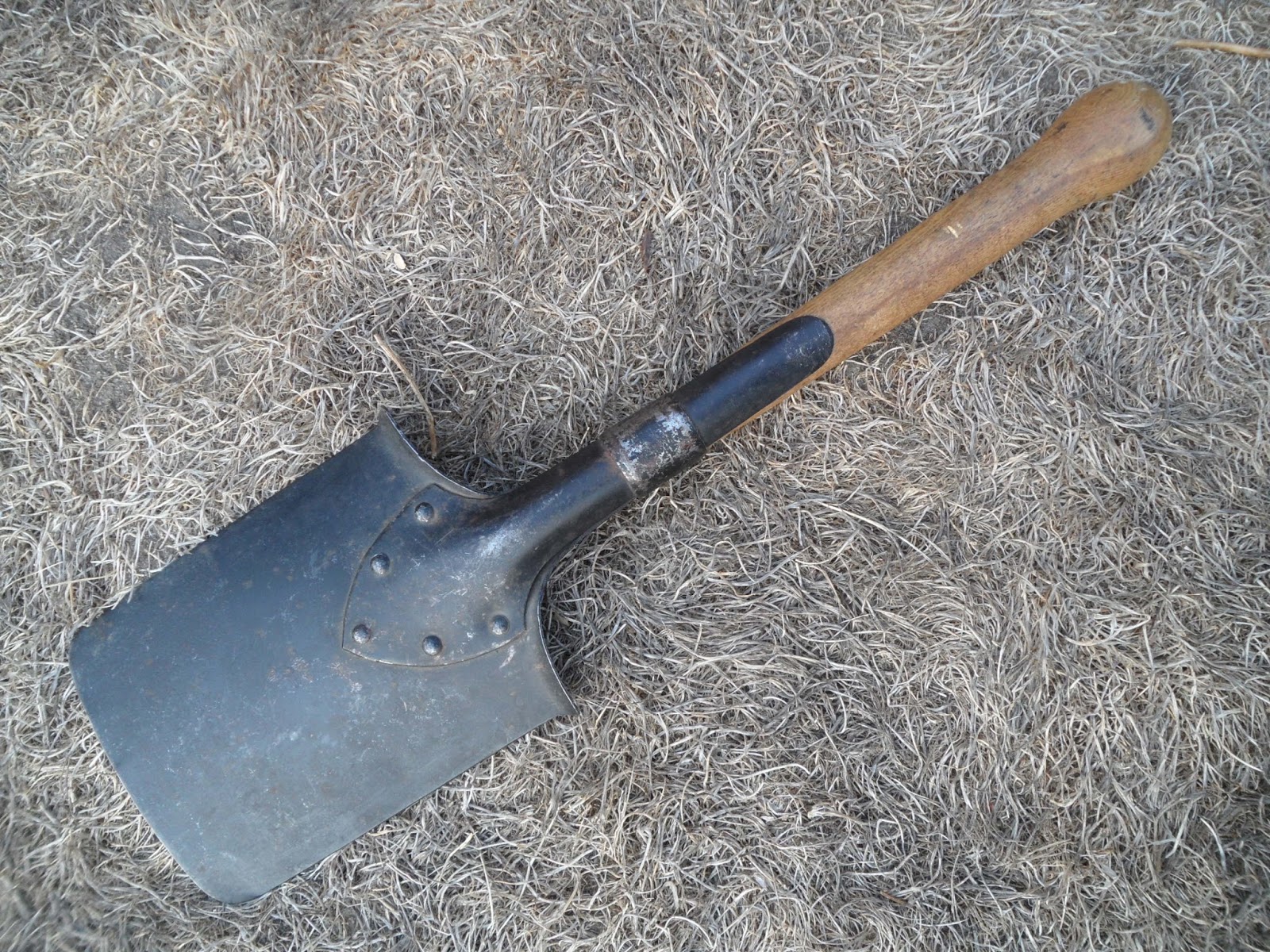 Four Bees: Schweizer Klappspaten, Swiss Entrenching Tool - Spade ...