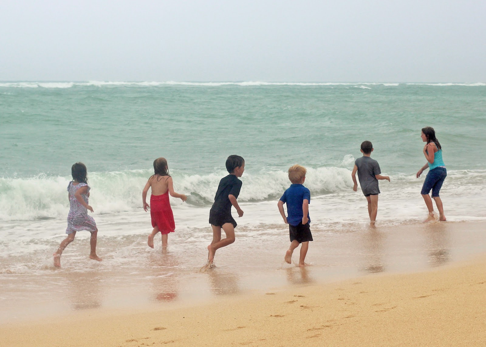 Enjoying Life With 4 Kids: Playing in the Waves