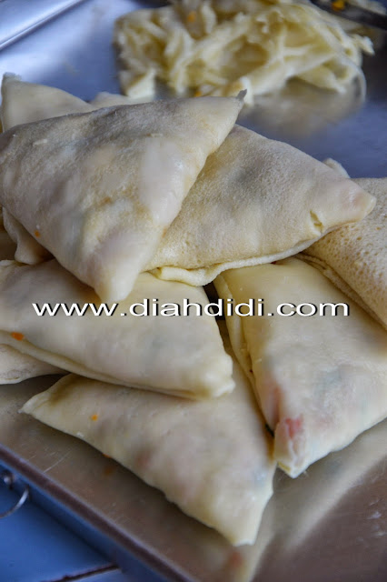 Diah Didi's Kitchen: Risoles Ragout Ayam Segitiga