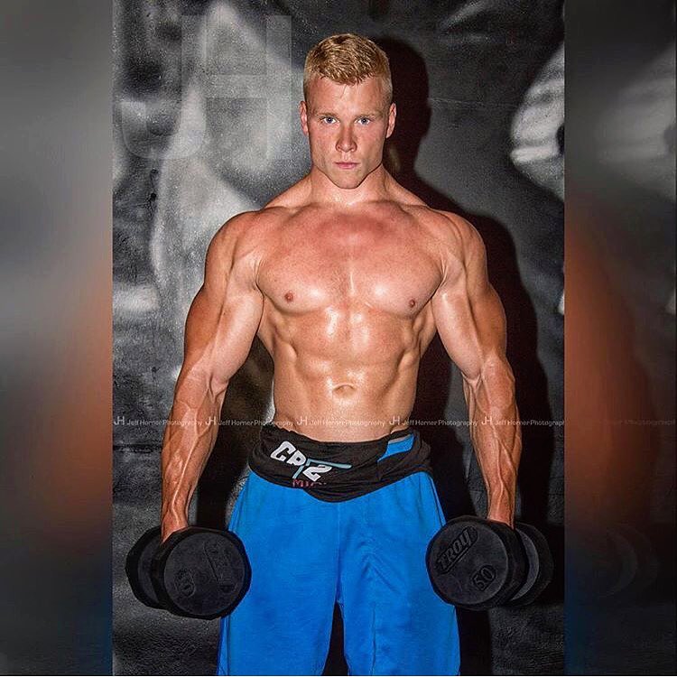 the beauty of male muscle: March 2019