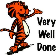 Cervantes in English: She plays the guitar very well