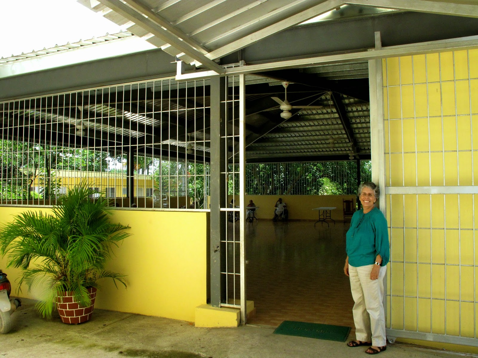 Hogar de Ancianos Eliseo Alvarez Luna: The multi-use facility is completed