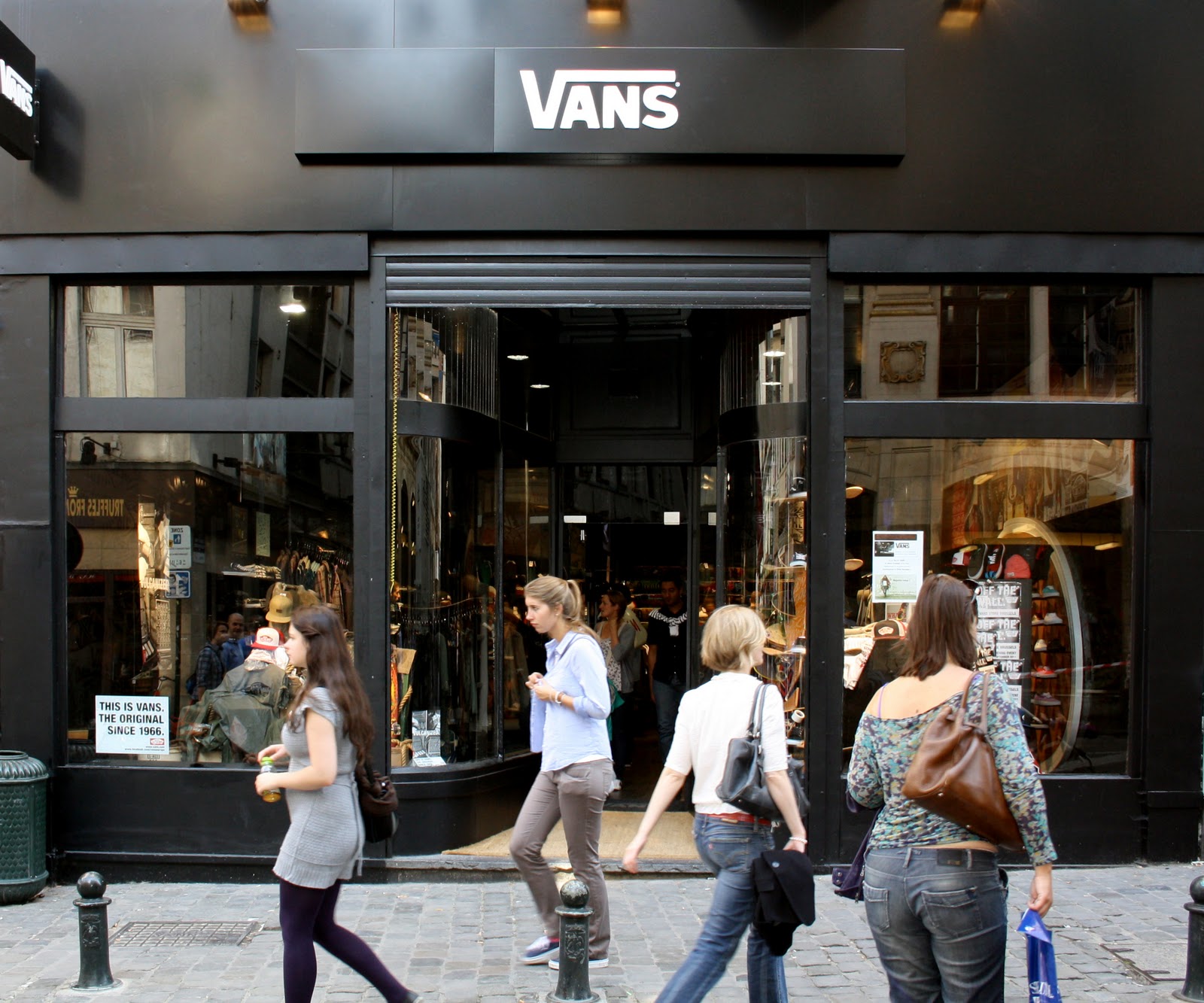 Bubble & Rich: Vans Store - Bruxelles