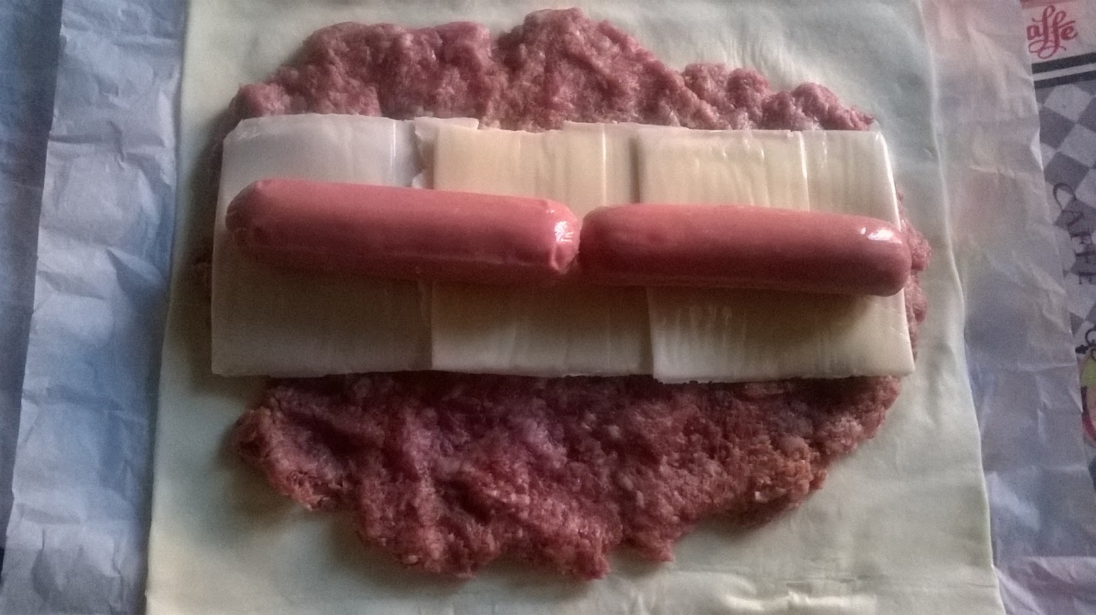 polpettone in crosta ripieno formaggio e wurstel (meatloaf with cheese ...