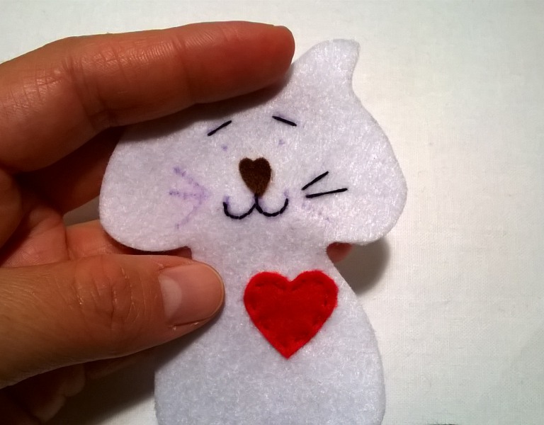 Tina's handicraft : Make a Cat With a Heart Keychain