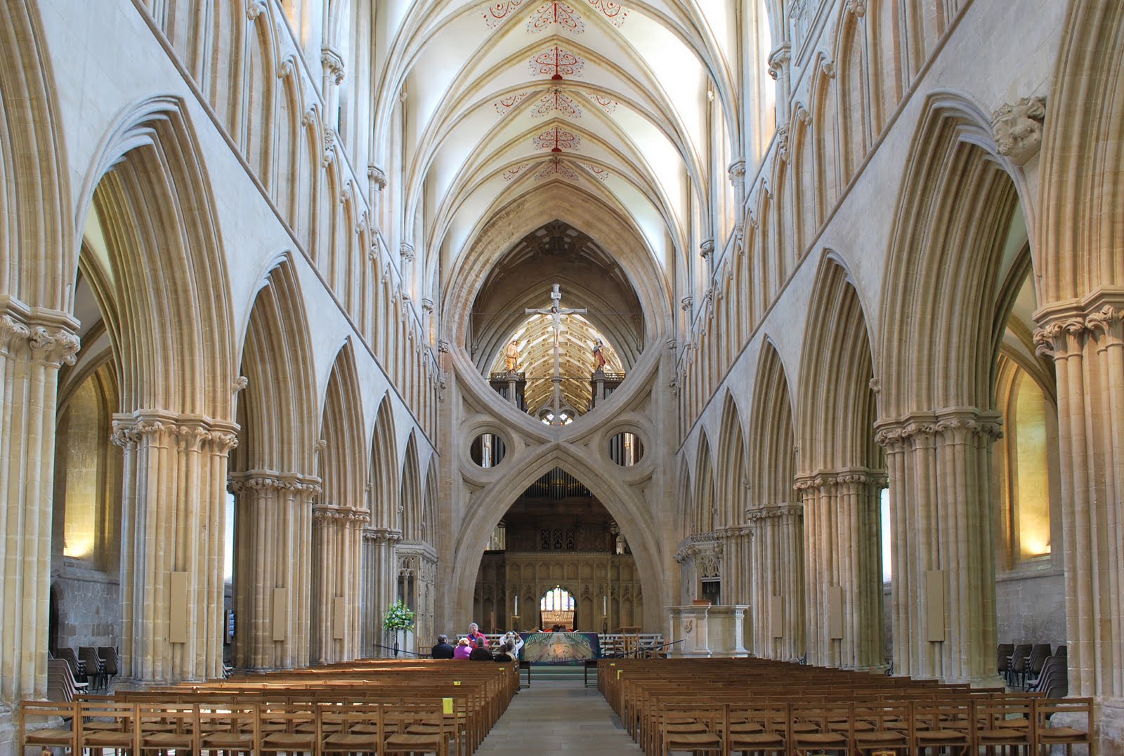 Cathedrals and Crocodiles: Wells cathedral- the scissor arches