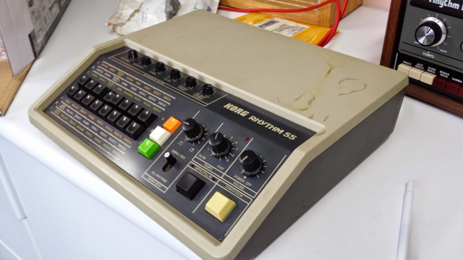 JonDent - Exploring Electronic Music: KORG Rhythm 55 (KR-55) Drum Machine