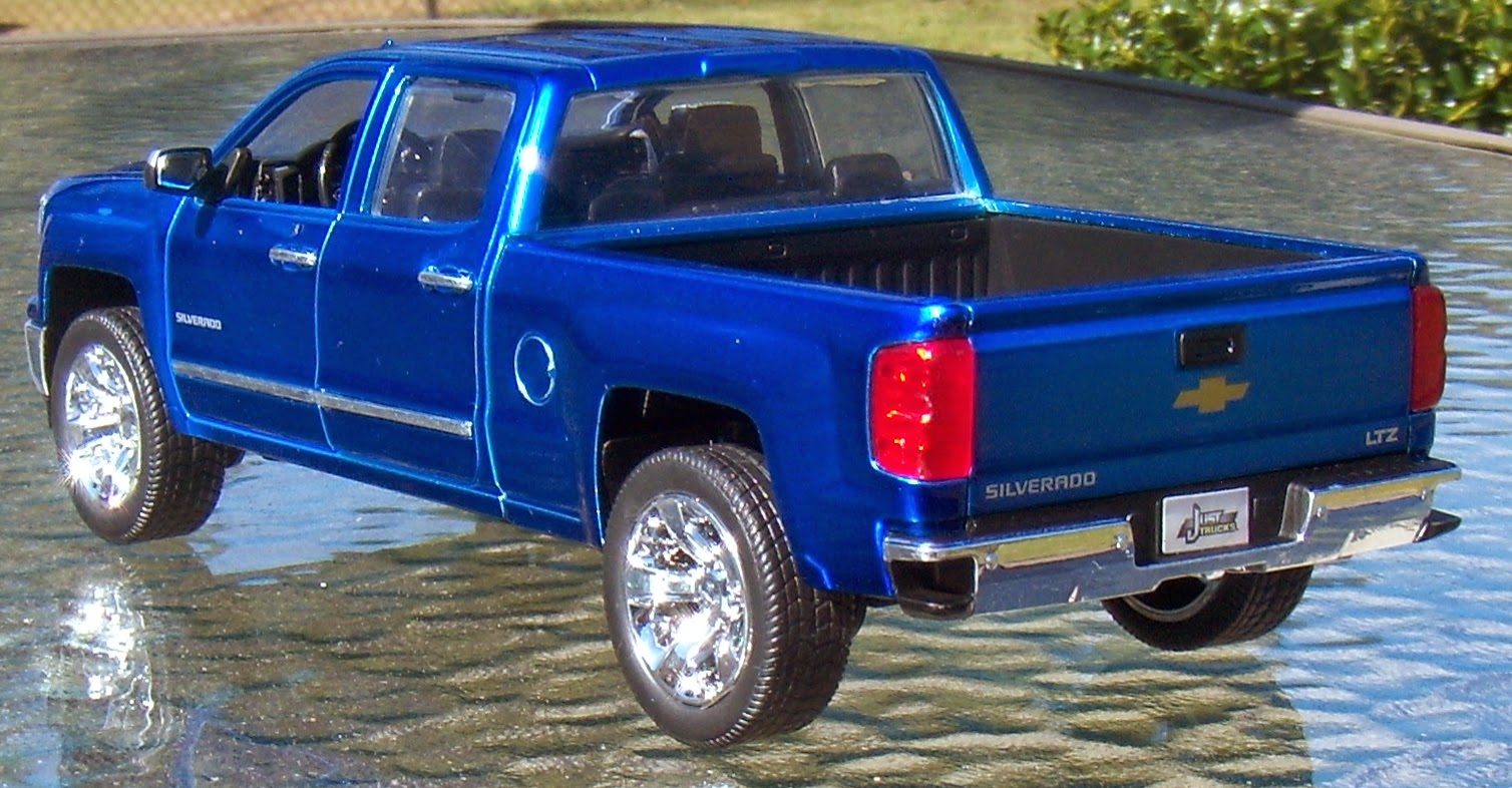 Jada Toys 1:24 2014 Chevy Silverado 1500 LTZ