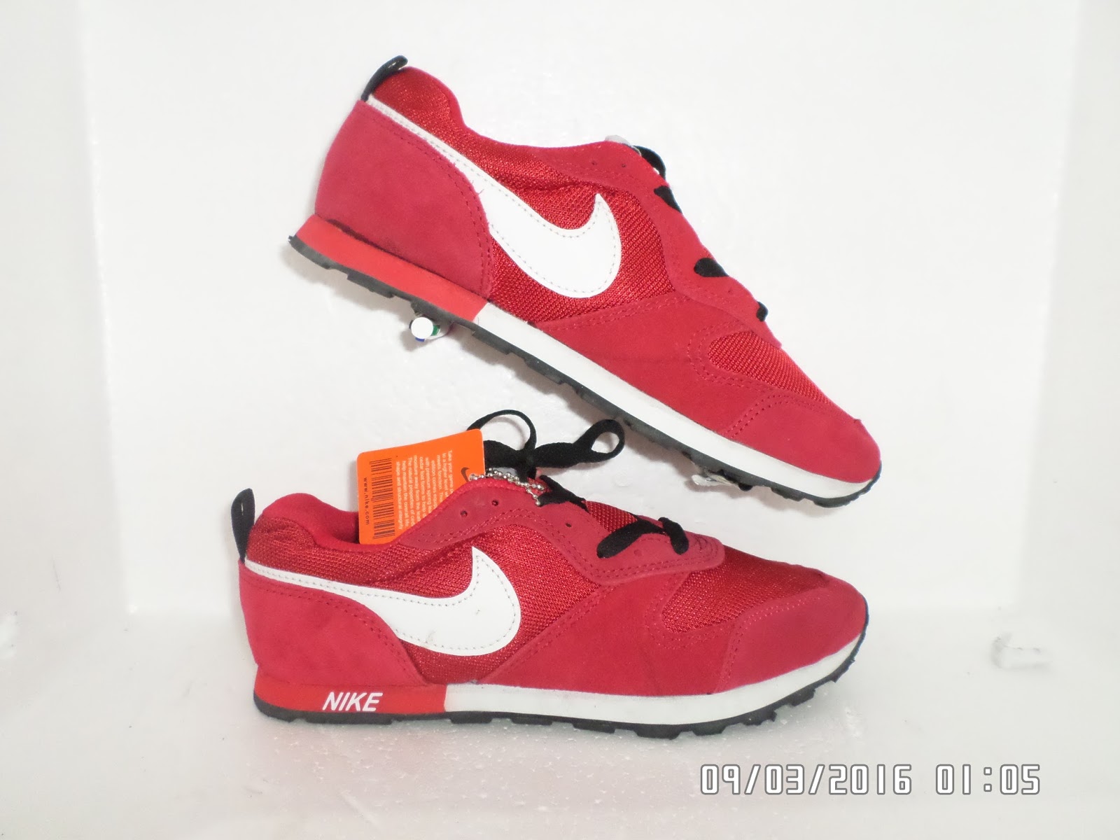 sepatu run nike merah