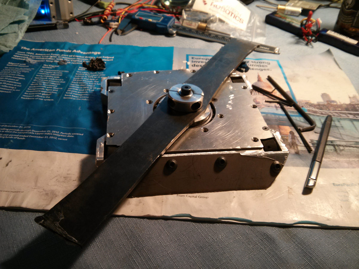 aaronbot3000: Final Exam: Flat, oversized-bar spinner combat robot