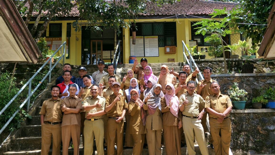 Keluarga Besar SMAN 1 Cibeber - SMAN 1 Cibeber Keluarga Besar SMAN 1 Cibeber - SMAN 1 Cibeber