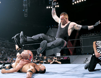 Historia del Wrestling: The Undertaker vs The Rock vs Kurt Angle, WWE Vengeance 2002
